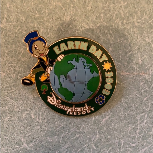 Disney | Jewelry | Limited Edition Disney Earth Day Pin 203 | Poshmark